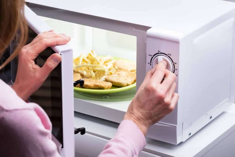 Best Simple Microwaves for Seniors & Elderly (2021 Edition)