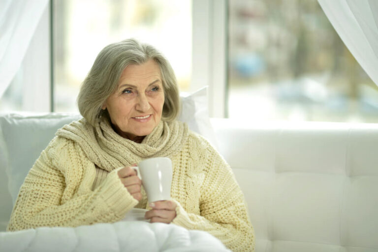 5 Main Causes of Feeling Cold in the Elderly [How to Help]