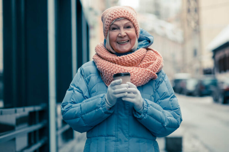 5 Main Causes of Feeling Cold in the Elderly [How to Help]