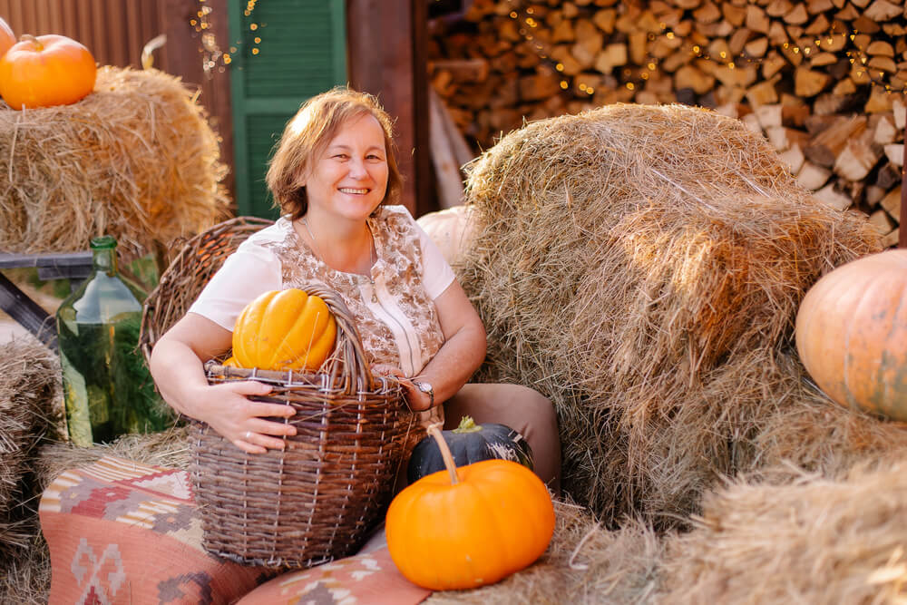 14 Fun Fall Activities For Seniors [Indoors and Out]