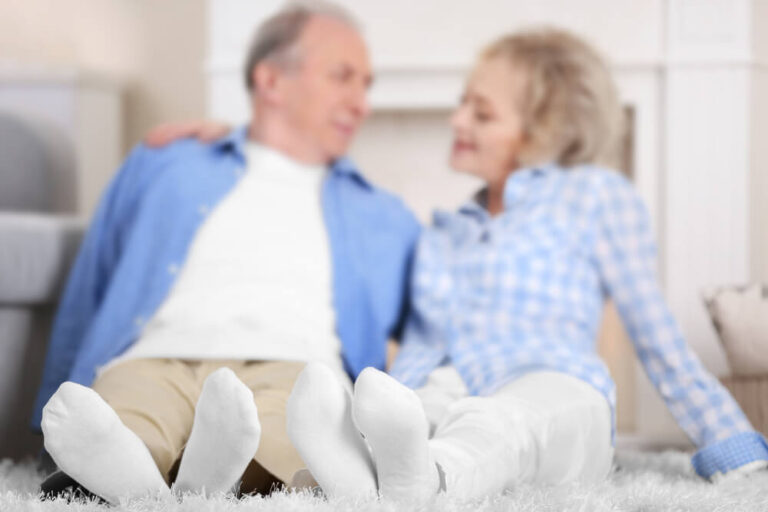 6 Best Compression Socks for Elderly (Improve Comfort and Circulation)