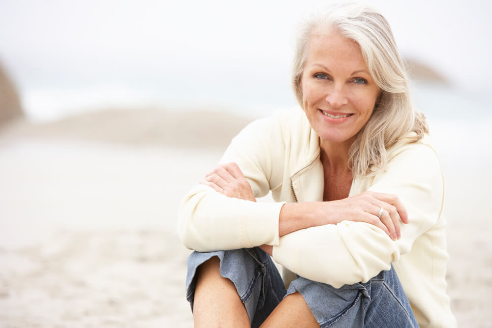 8 Simple Tips on How to Look Younger With Gray Hair – Graying With Grace