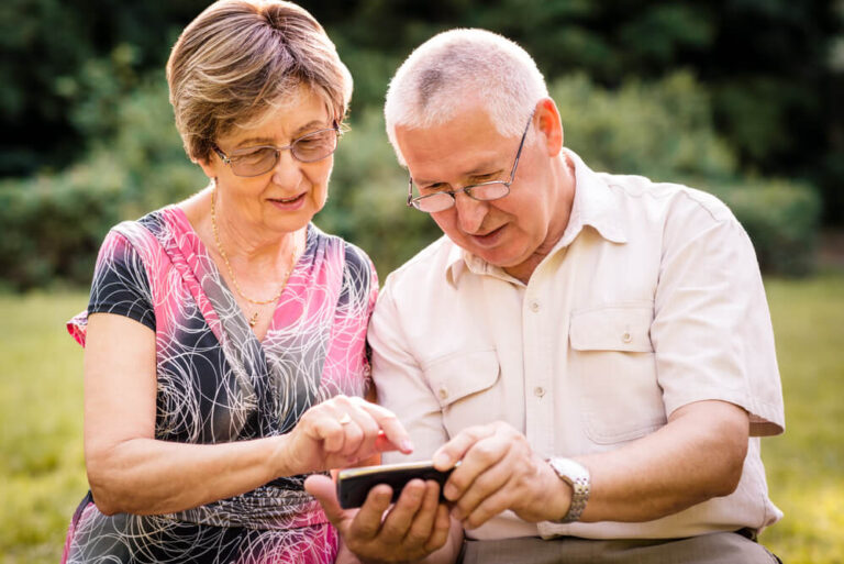 The Best Apps For Seniors (Communication, Productivity, Safety, & More)