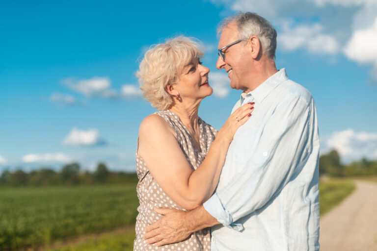 9 Helpful Apps For Seniors Looking To Make New Friends