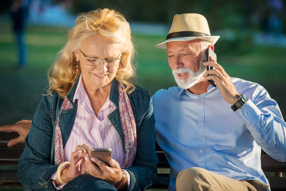 Best Cell Phones for Dementia (5 Easy to Use Models)