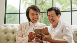 12 Tips For Teaching Your Grandparents How To Use A Smartphone