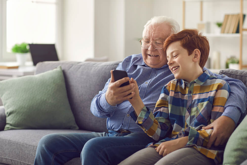 12 Tips For Teaching Your Grandparents How To Use A Smartphone