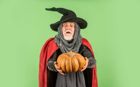 152 Creative and Comfortable Costume Ideas for Seniors’ Halloween Fun