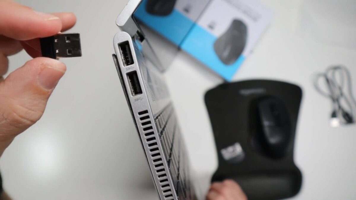 iClever Ergonomic Mouse: Easy to Use Comfort for Senior Hands