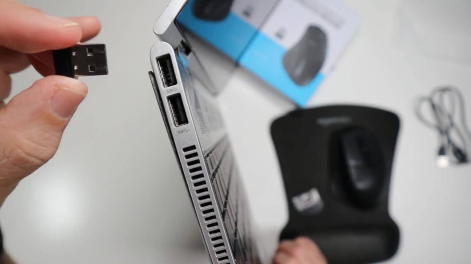 iClever Ergonomic Mouse: Easy to Use Comfort for Senior Hands