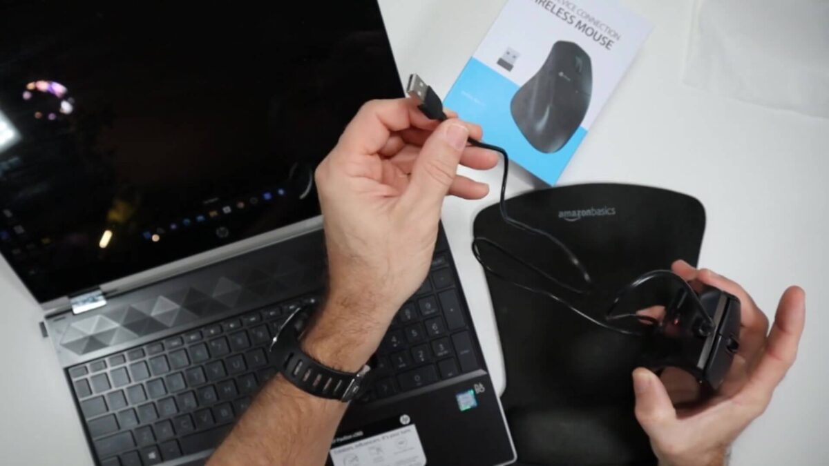 iClever Ergonomic Mouse: Easy to Use Comfort for Senior Hands