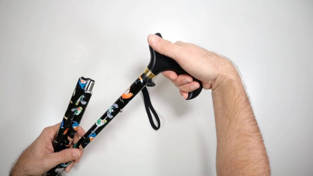 Is Your Cane a Hassle to Carry? Meet the EasyFold Joint Connection Cane